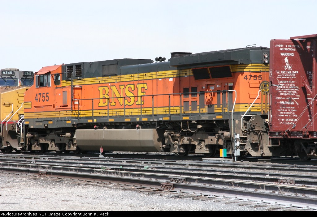 BNSF 4755